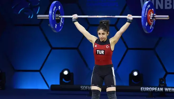 Gamze Altun, Avrupa Halter Şampiyonası’nda altın madalya kazandı