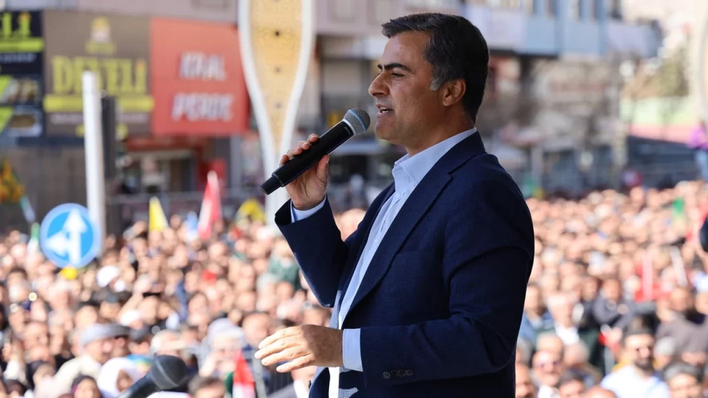 Van Büyükşehir Belediye Başkanı Abdullah Zeydan görevden uzaklaştırıldı