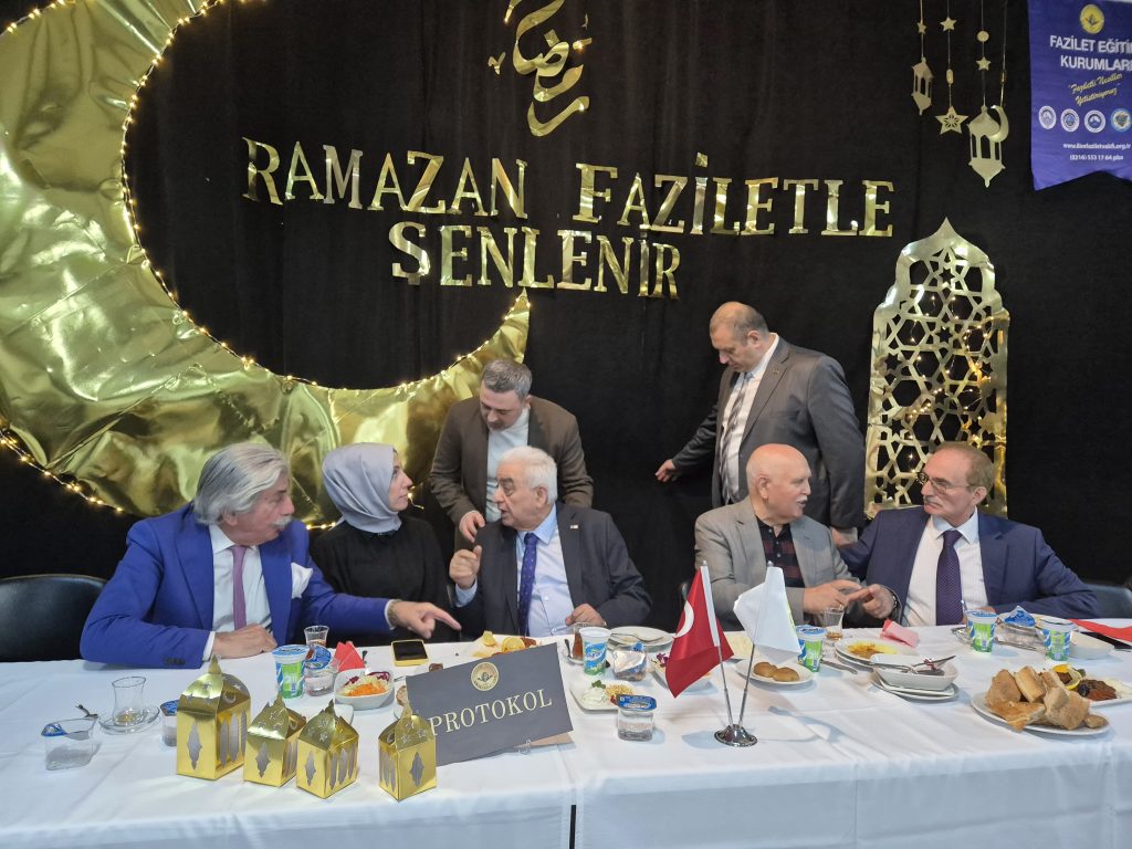 İlim ve Fazilet Vakfı’ndan geleneksel mezun ve mensuplar iftarı…